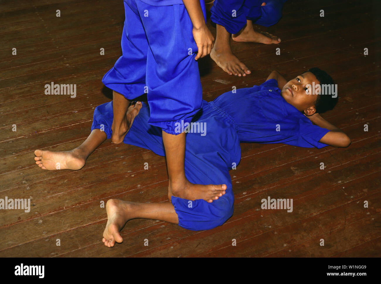 Learning temple dance, Royal Academy of Performing, Phnom Penh ...
