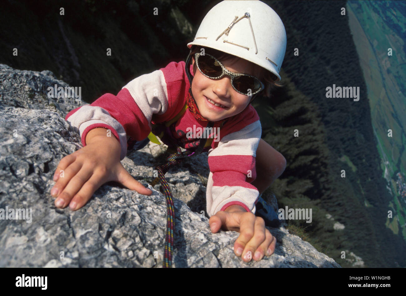 Klettern mit Kindern, Sport Stock Photo - Alamy