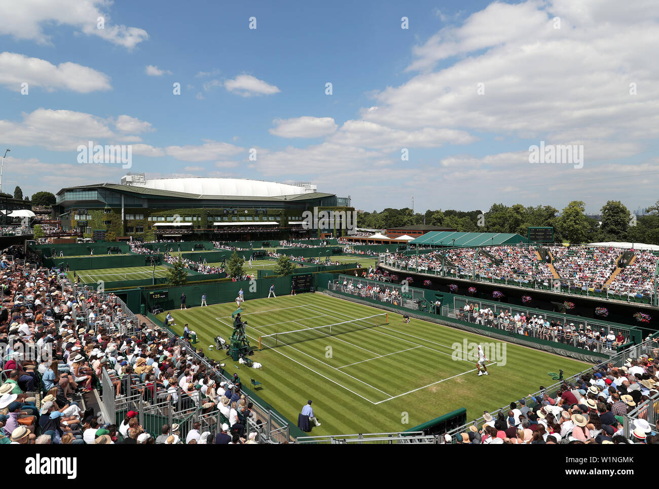 Wimbledon tennis courts hi-res stock photography and images - Alamy