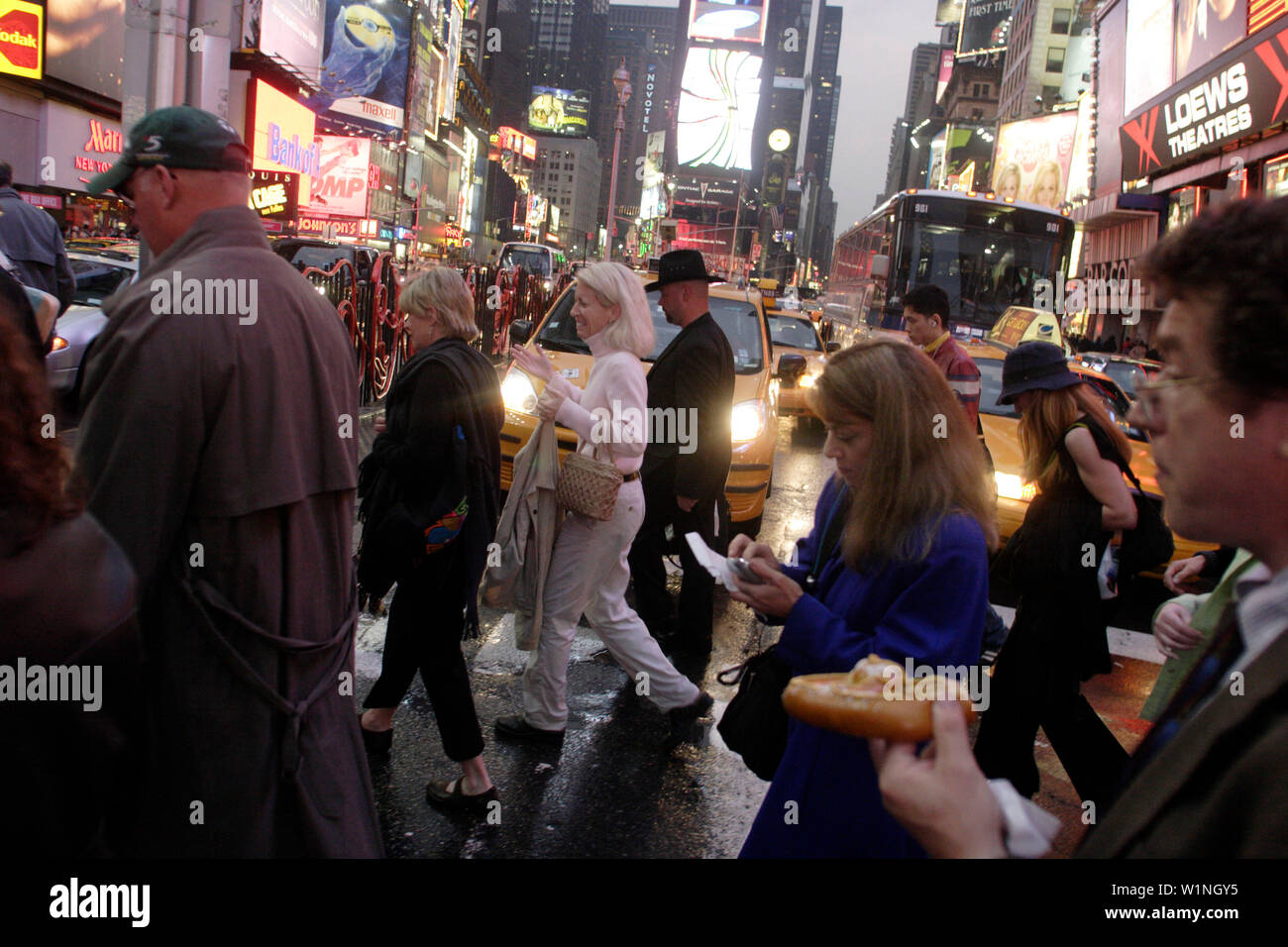 Shopping rush hi-res stock photography and images - Alamy