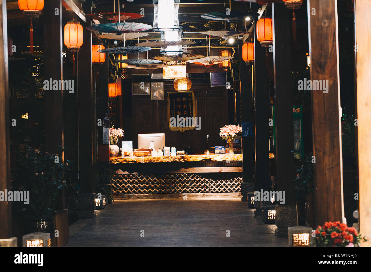 One of the traditional hotel reception entrance, Lijiang Old City China ...