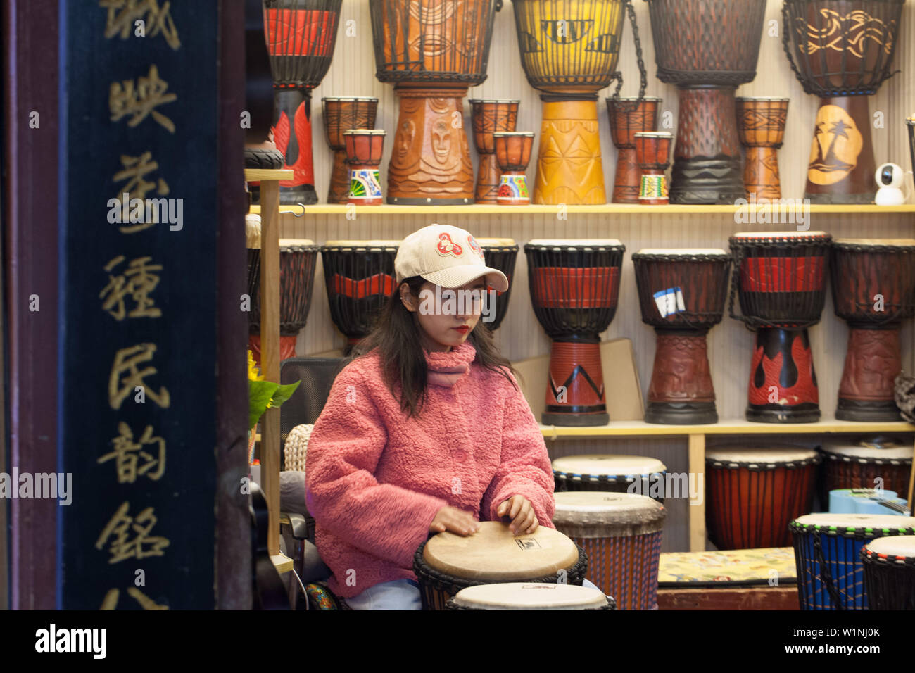 Chinese drums hi-res stock photography and images - Alamy