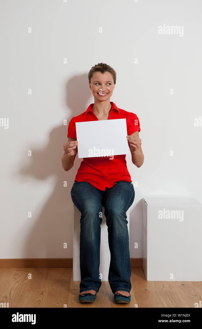 Hold up a piece of paper hi-res stock photography and images - Alamy