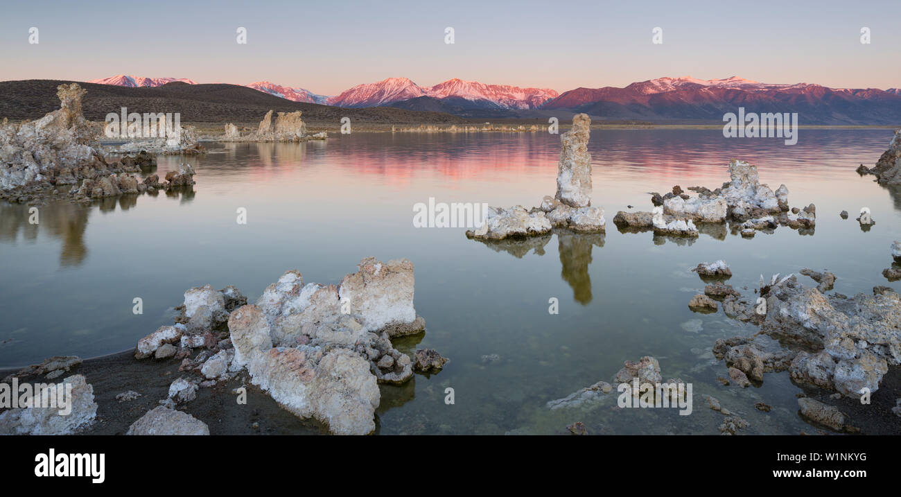 Mono lake and sierra nevada hi-res stock photography and images - Alamy