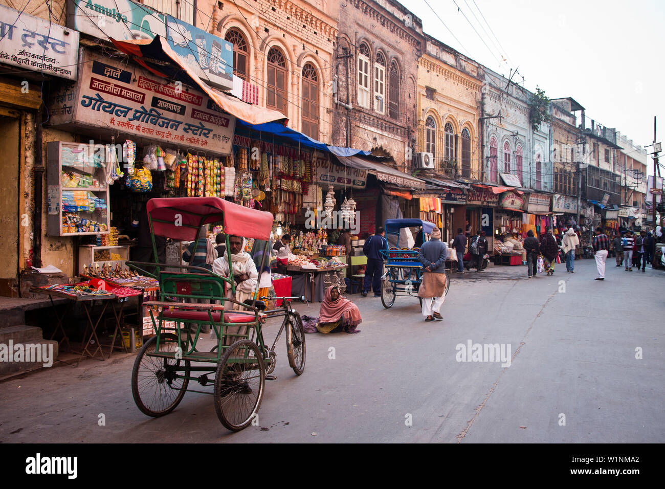 Street scene in Old Delhi, Delhi, India Stock Photo - Alamy