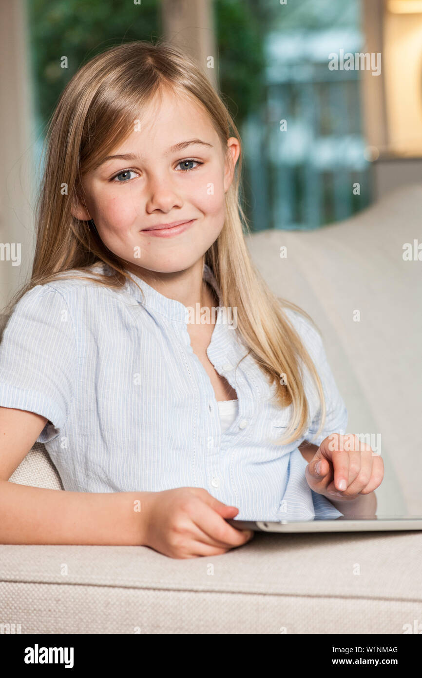 Using ipad as camera hi-res stock photography and images - Alamy