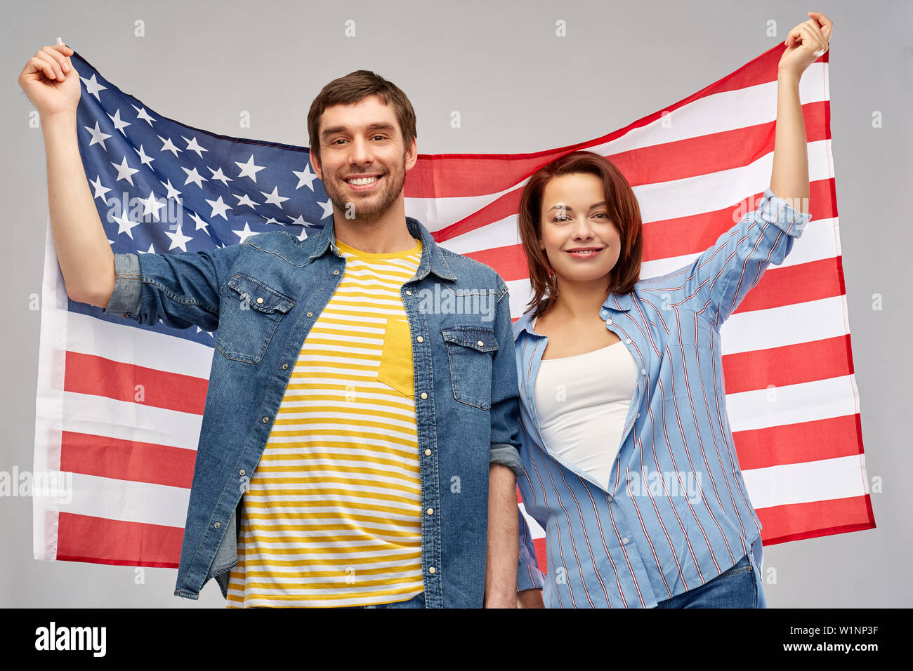 couple holding flag of united states of america Stock Photo - Alamy
