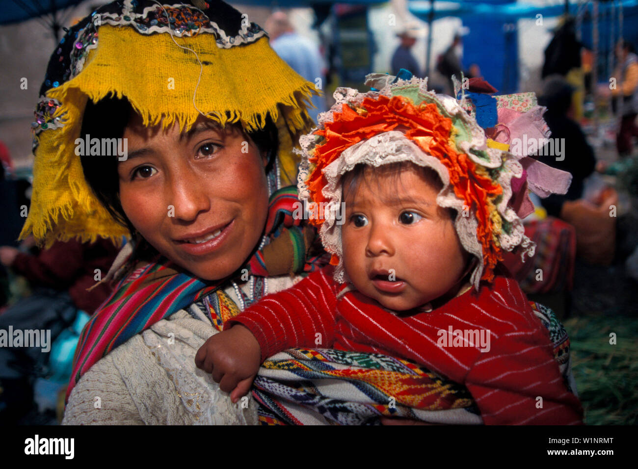 Peruanerin, Baby Peru, Suedamerika Stock Photo - Alamy