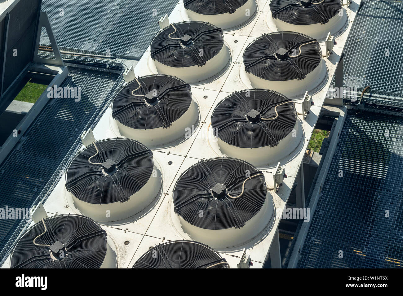 Rooftop Air Conditioner High Resolution Stock Photography and Images ...
