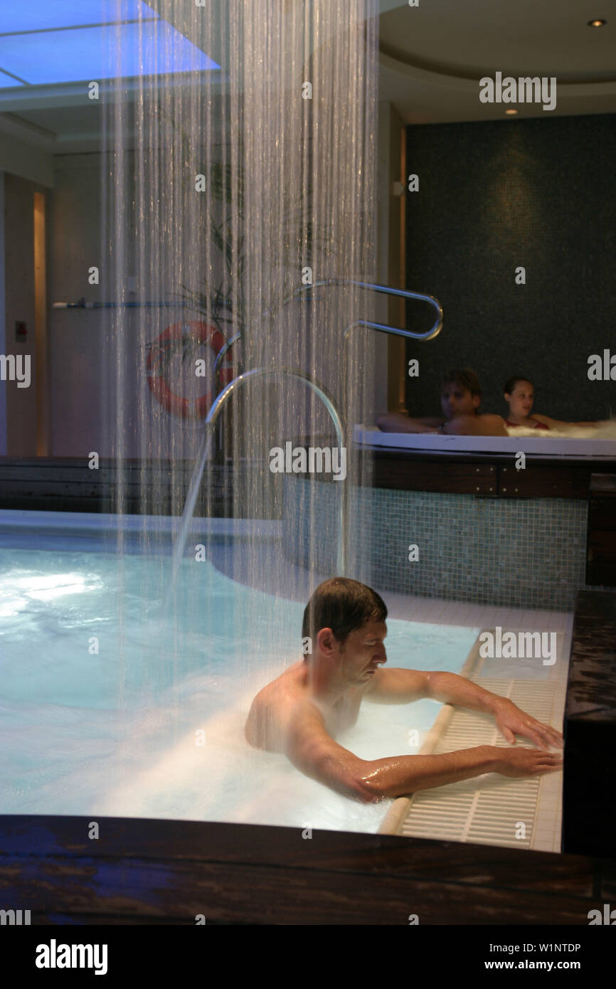 Pool im resort hi-res stock photography and images - Alamy