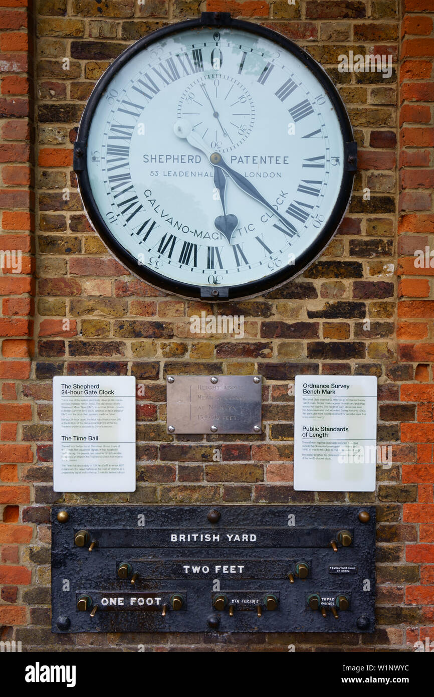 Greenwich mean time hi-res stock photography and images - Alamy