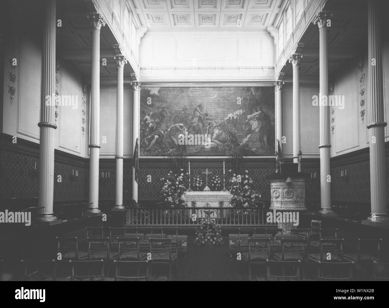 The Royal Chapel, Buckingham Palace Stock Photo - Alamy