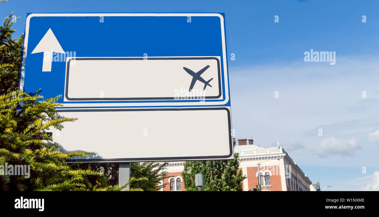 Overhead direction signs hi-res stock photography and images - Alamy