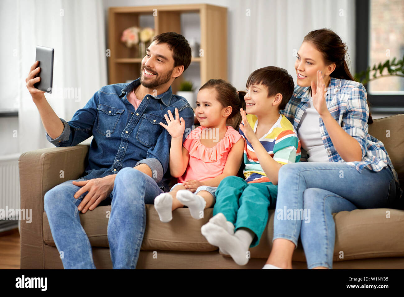 Video call family hi-res stock photography and images - Alamy