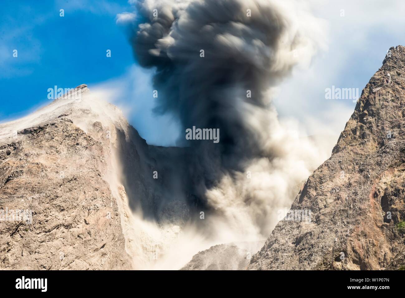 Ash eruption hi-res stock photography and images - Alamy