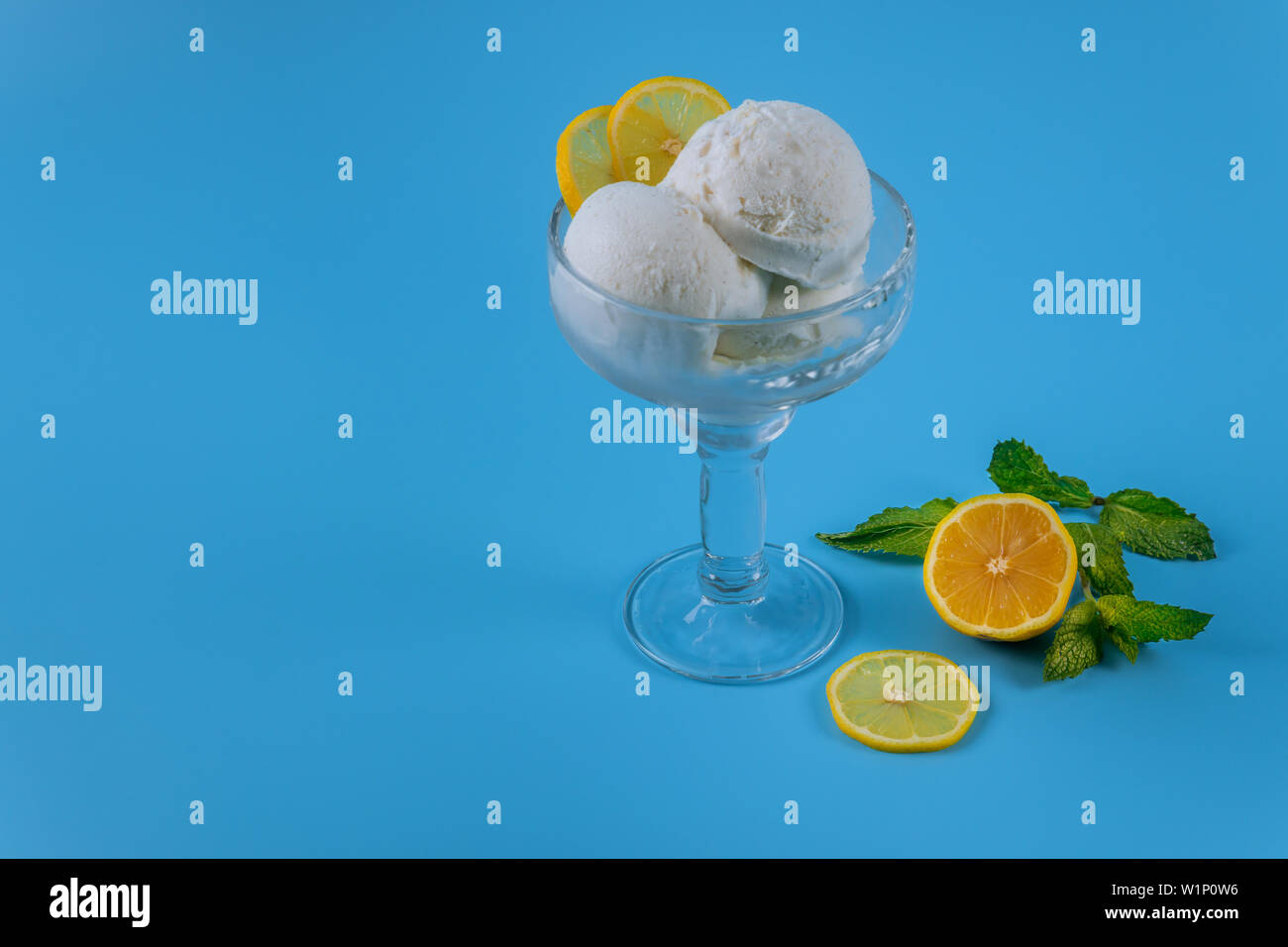 Vanilla ice cream with lemon closeup on blue background Stock Photo - Alamy