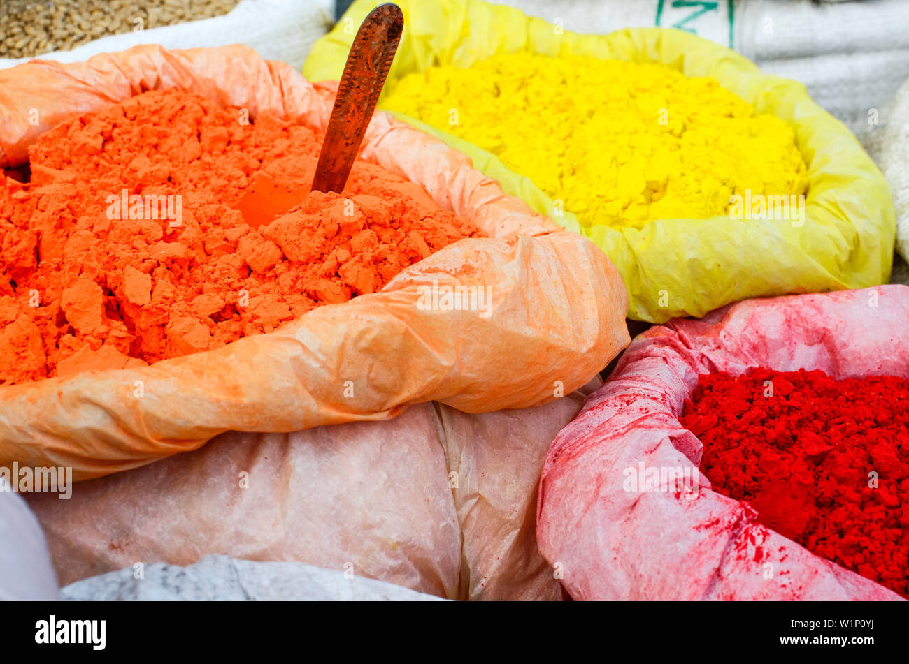 Color powder in Kathmandu, Nepal, Himalaya, Asien Stock Photo - Alamy