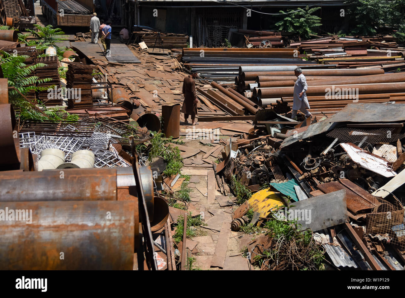 Scrap shop hi-res stock photography and images - Alamy