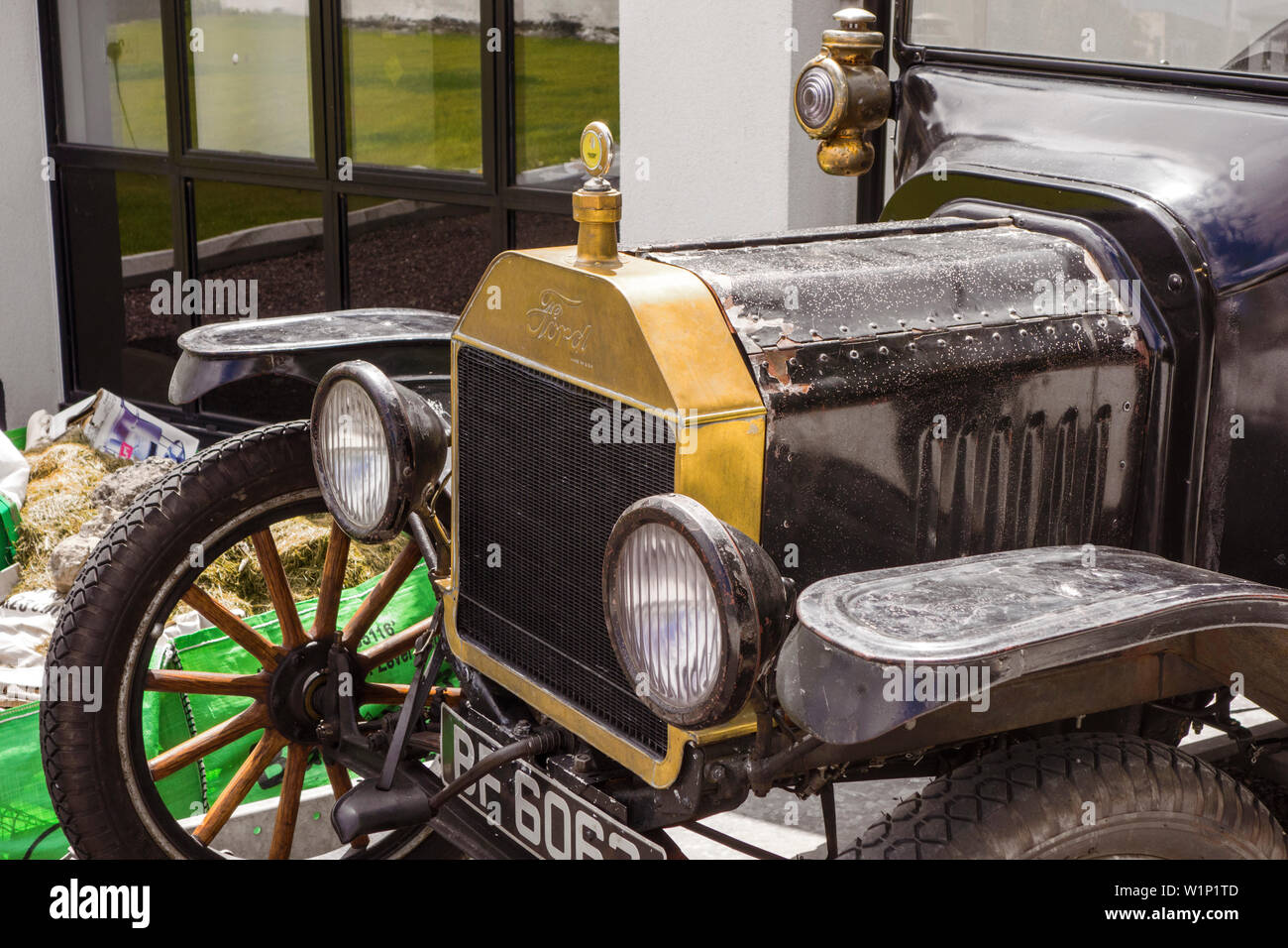 Vintage car front end hi-res stock photography and images - Alamy