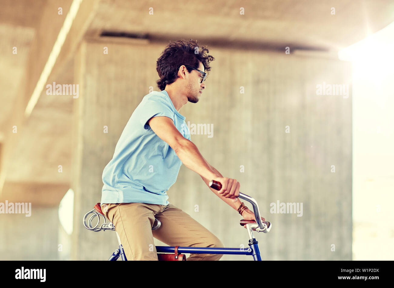 Fixed cycle hi-res stock photography and images - Alamy