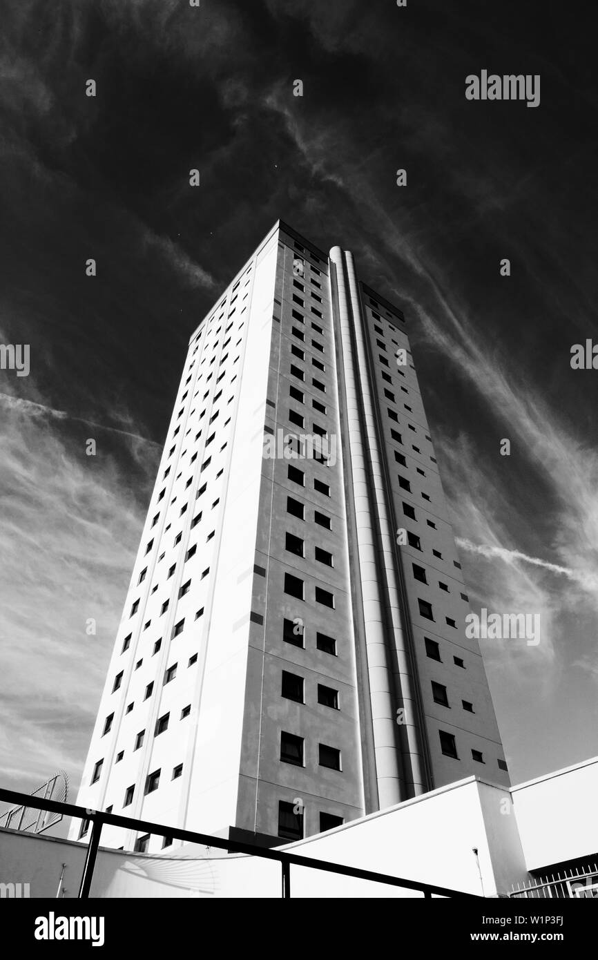 Multi storey block flats hi-res stock photography and images - Alamy Multi storey block flats hi-res stock photography and images - Alamy