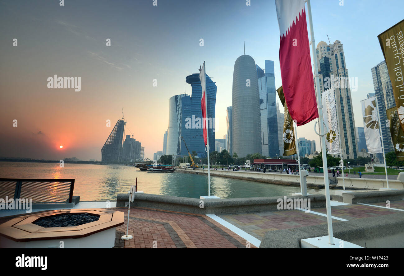 Sunset at the Skyscrapers at the northern Corniche, Doha, Qatar Stock ...