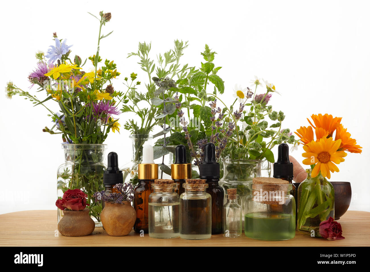 Mixing essential oils hi-res stock photography and images - Alamy