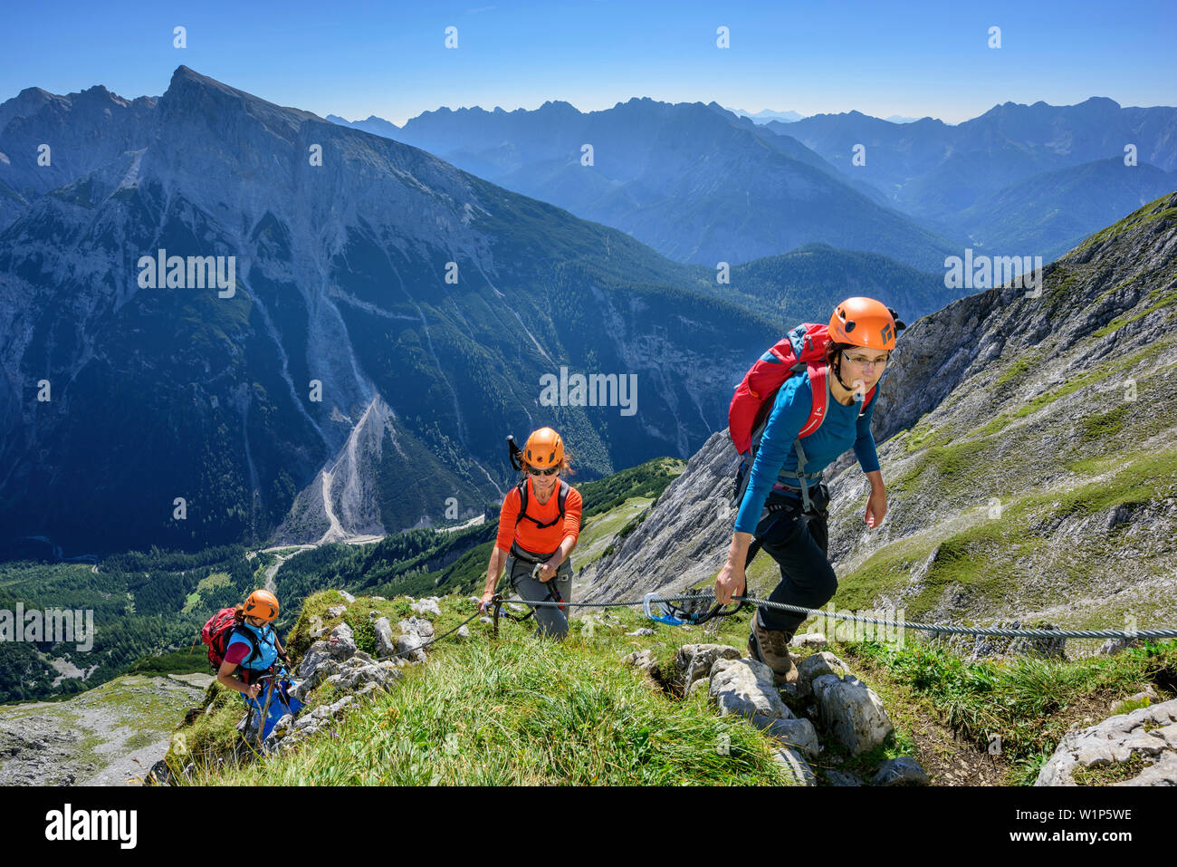 Women climbing rope hi-res stock photography and images - Alamy