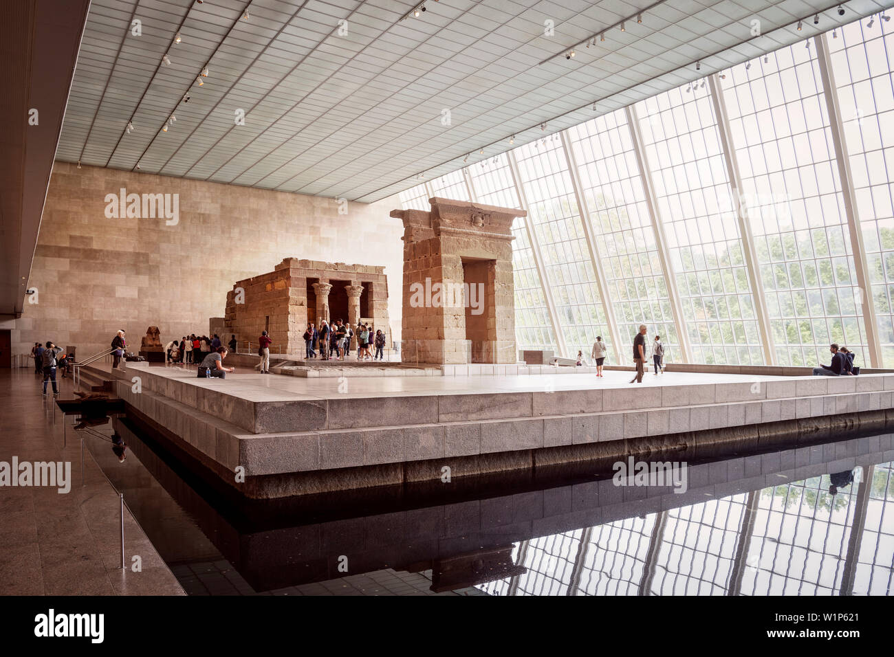Inside the metropolitan museum of art hi-res stock photography and ...