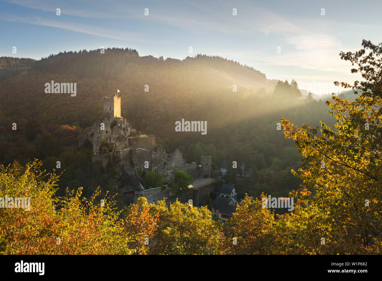 Niederburg castle near Mandersteid, Eifelsteig hiking trail, Eifel ...
