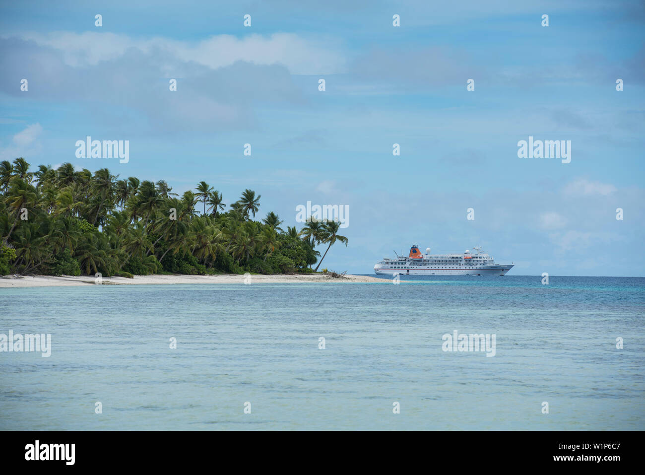 Expedition cruise ship MS Bremen (Hapag-Lloyd Cruises) lies offshore an ...