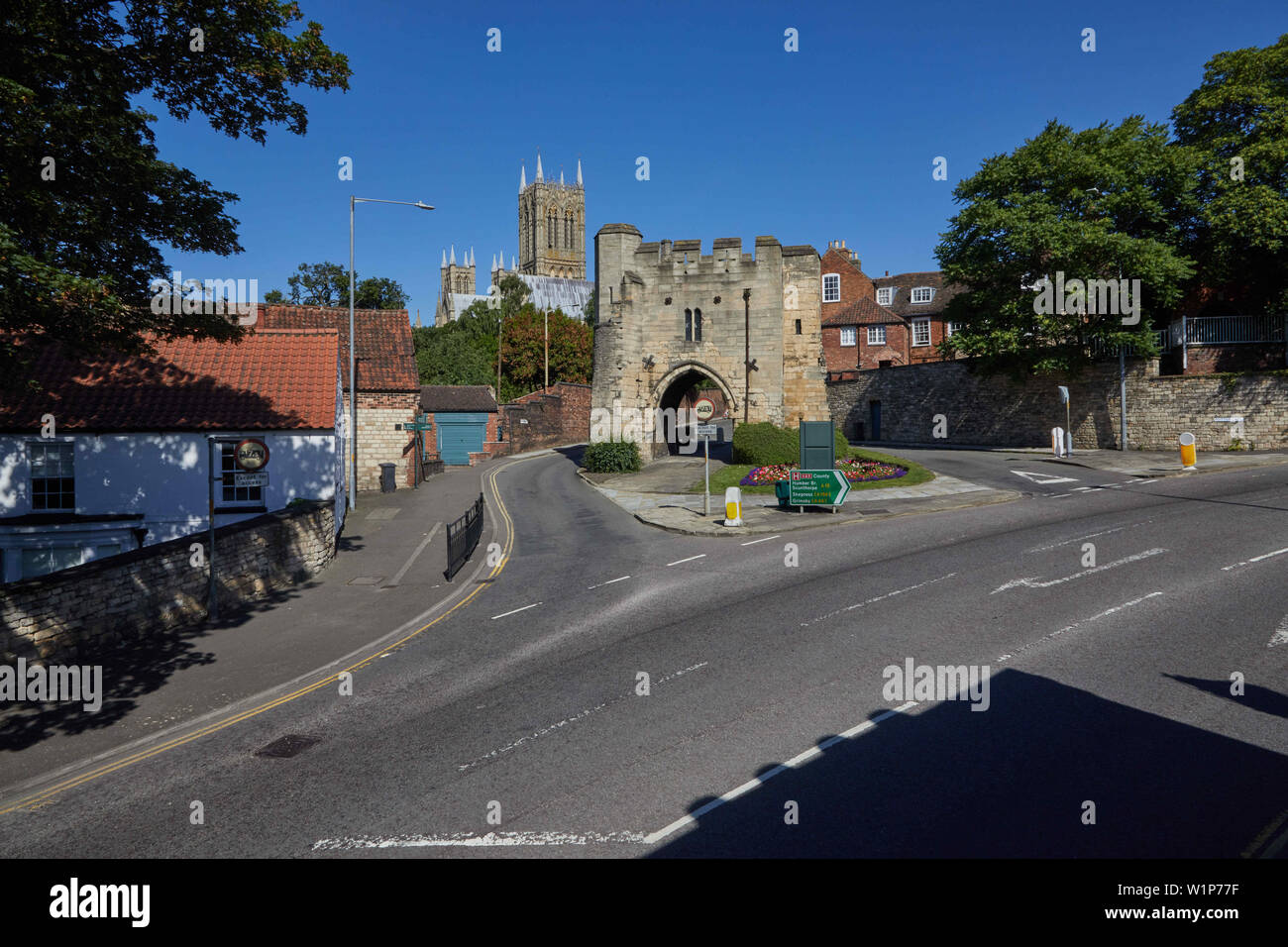 Roman gateway hi-res stock photography and images - Alamy