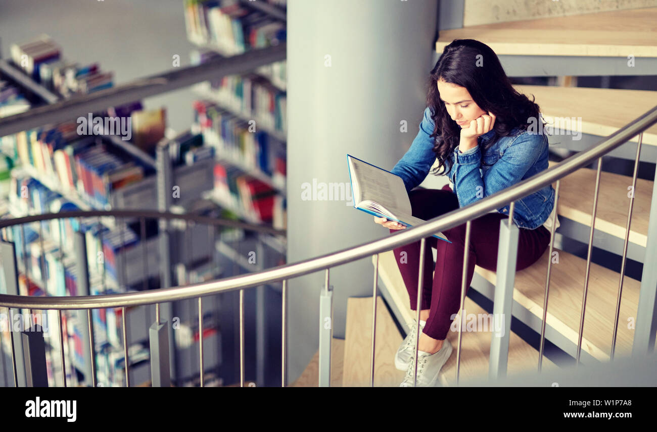 high school student girl reading book at library Stock Photo - Alamy