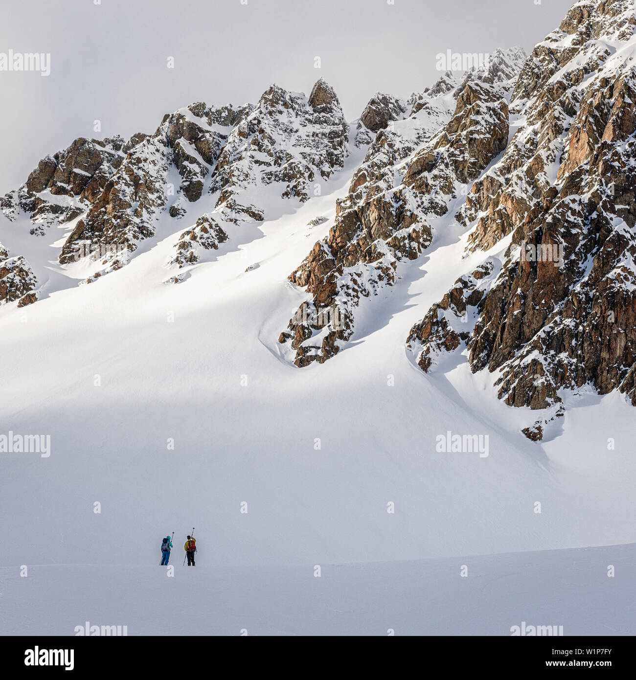 Two people on ski slope hi-res stock photography and images - Alamy