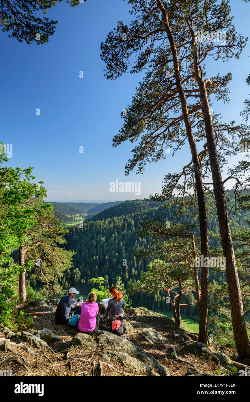 Three headed people hi-res stock photography and images - Alamy
