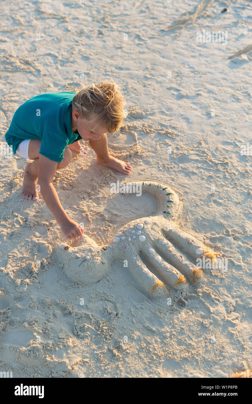 Boys profile picture hi-res stock photography and images - Alamy