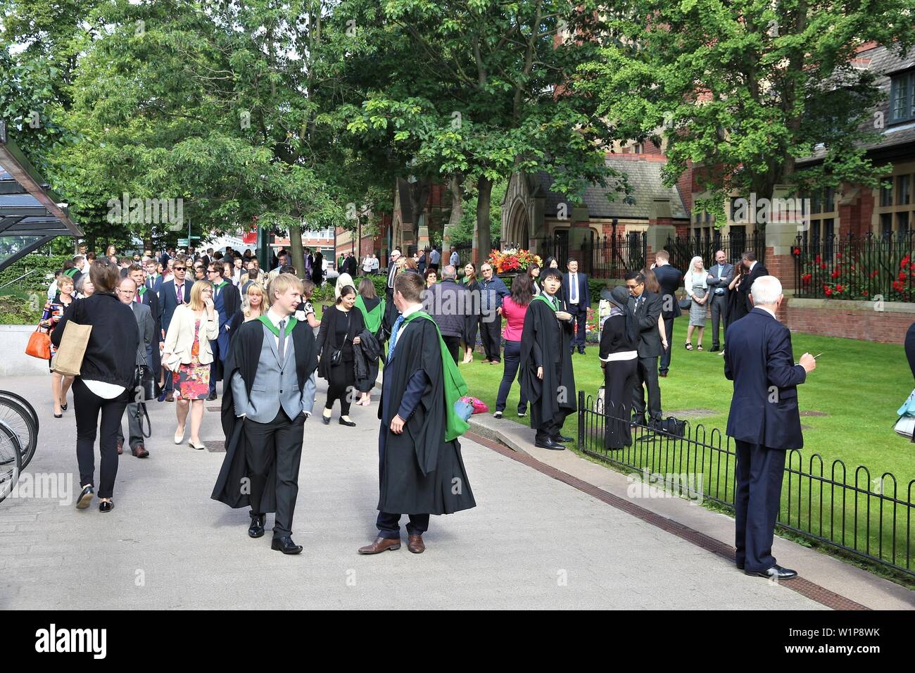 Celebrate graduation england hi-res stock photography and images - Alamy