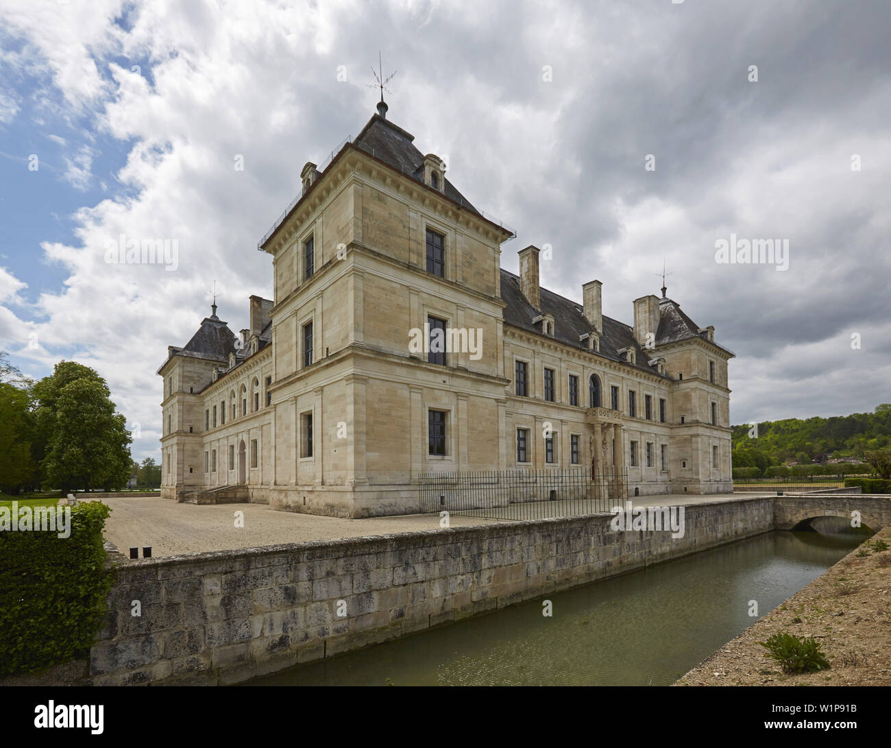 Ancy le franc hi-res stock photography and images - Alamy