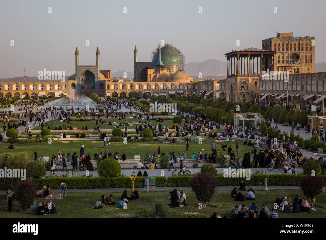 Imam square esfahan people hi-res stock photography and images - Alamy