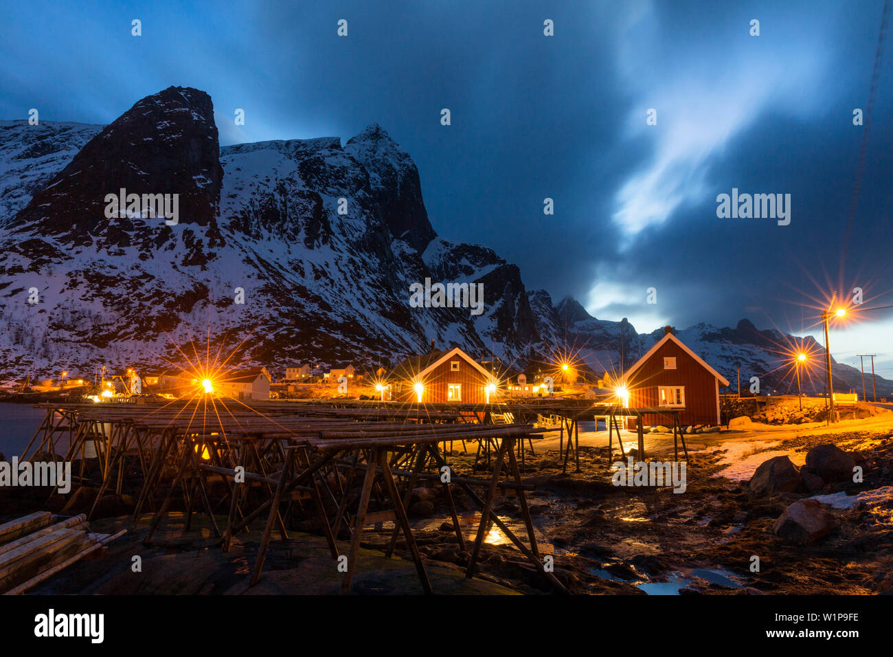 Rorbu huts hi-res stock photography and images - Alamy