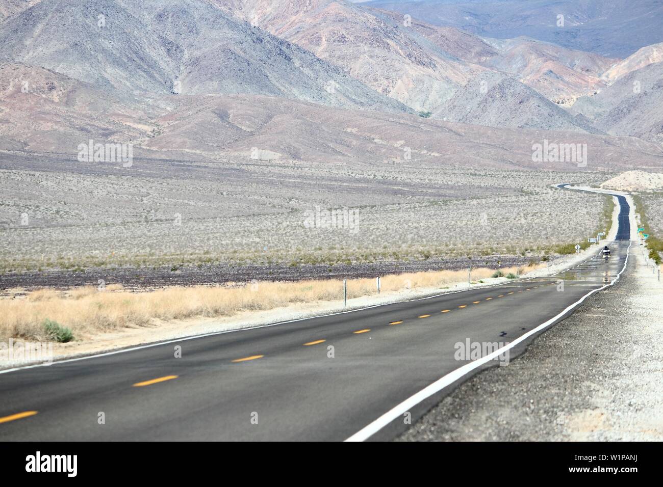 Death Valley road - highway route in Mojave Desert, California Stock ...
