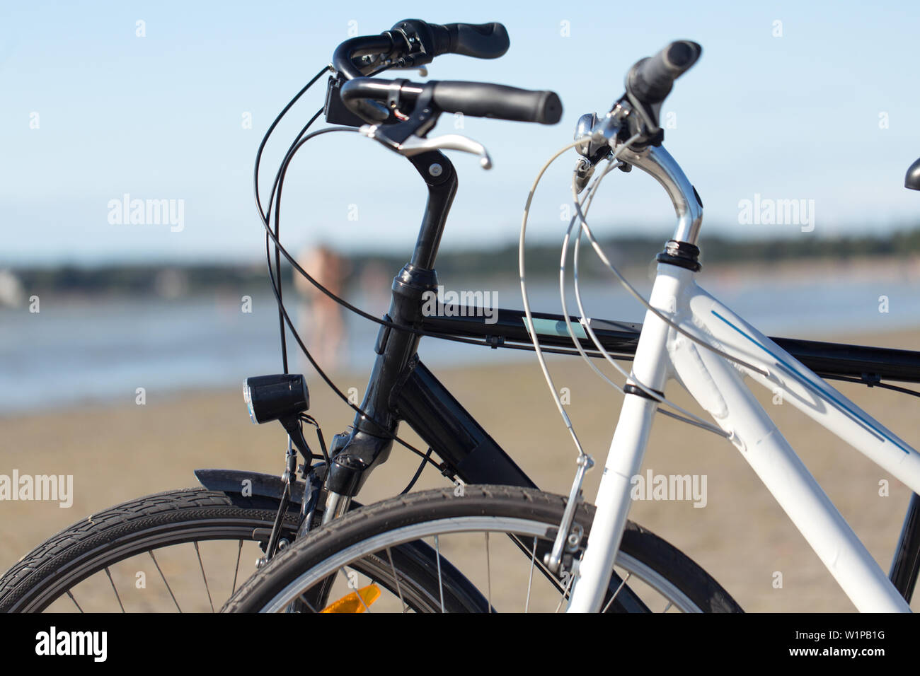Bicycles on beach hi-res stock photography and images - Alamy