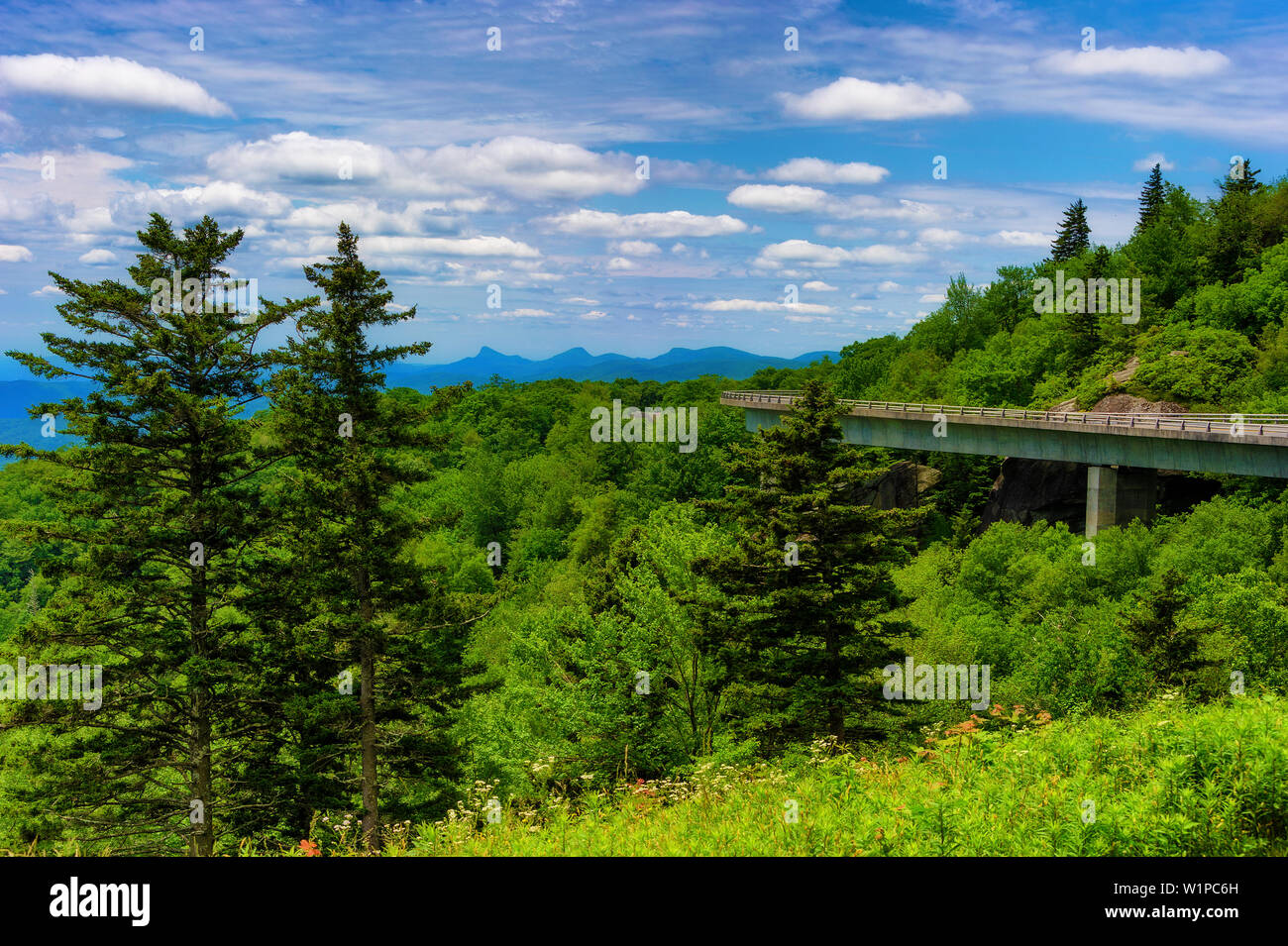 Blue Ridge Pary Way National Park's Linn Cove Viaduct, huggs this ...