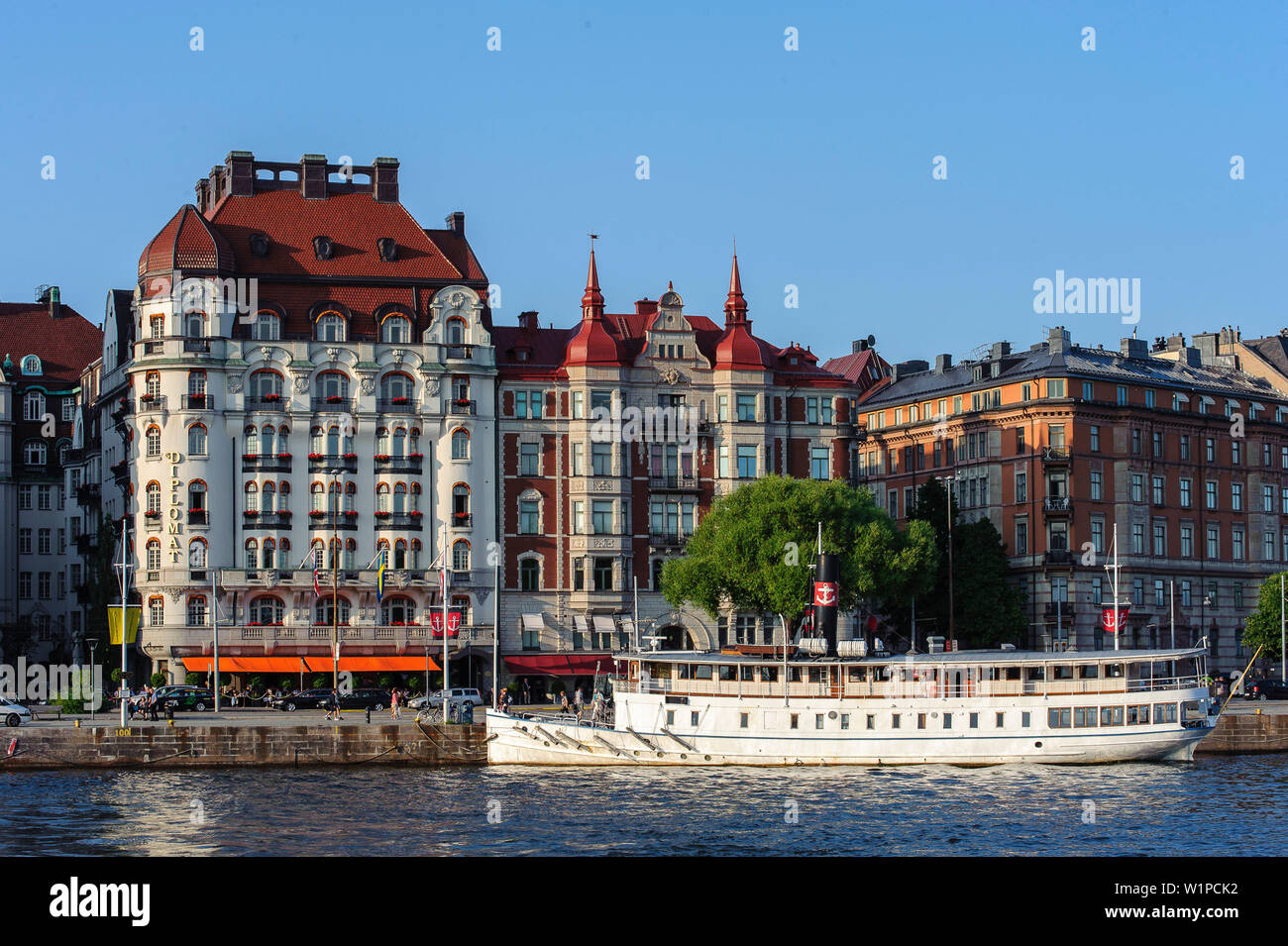 Old excursion steamer in front of noble houses on Strandvaegen ...