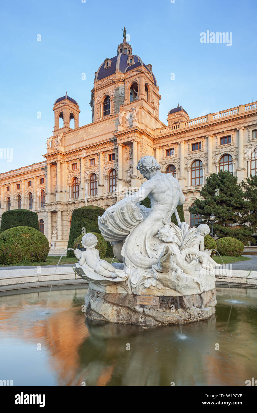 Art-history museum by the place Maria-Theresien-Platz in Vienna ...