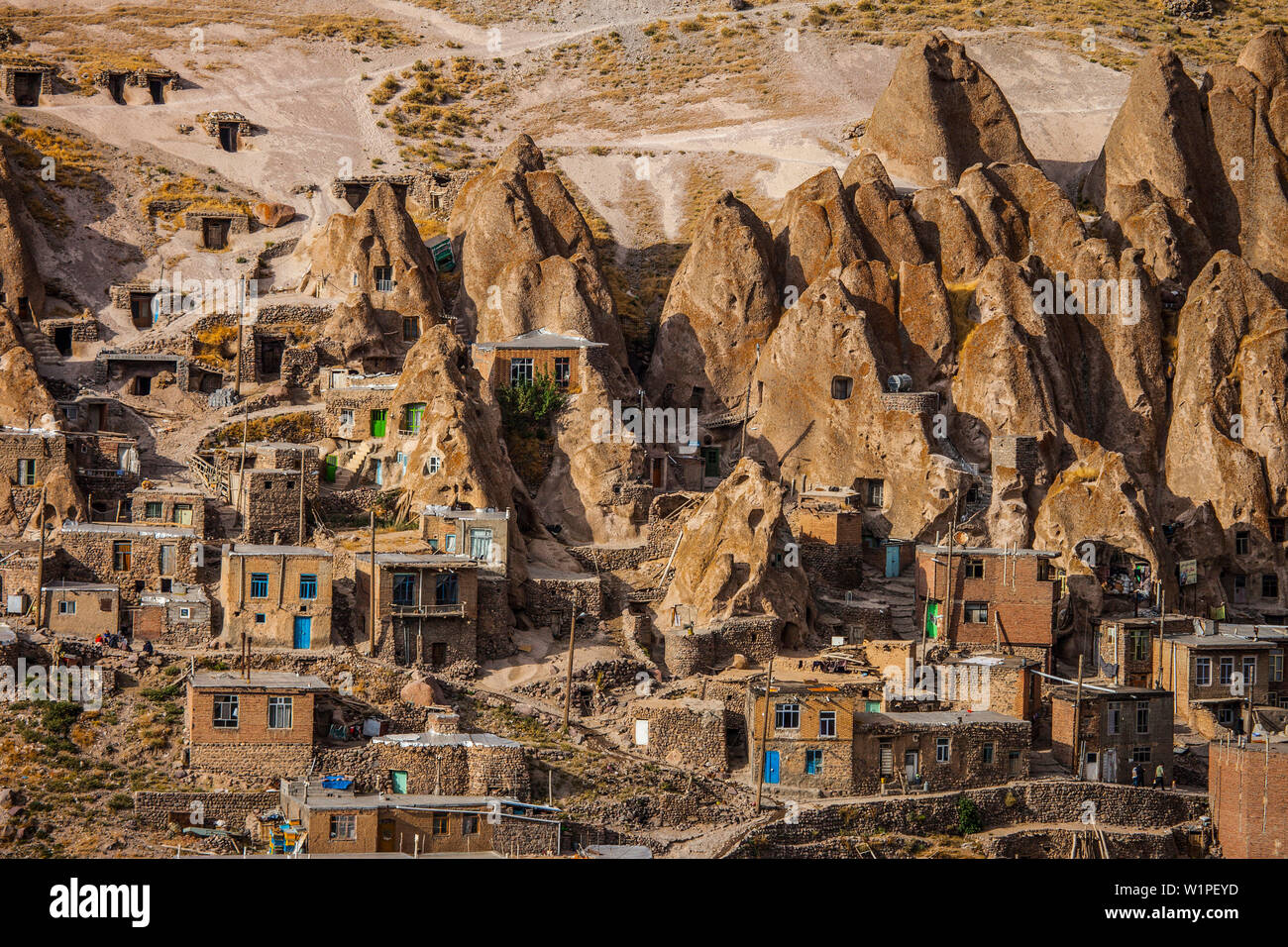 Mountain village Kandovan with cave houses, Eastazerbaijan, Iran, Asia ...