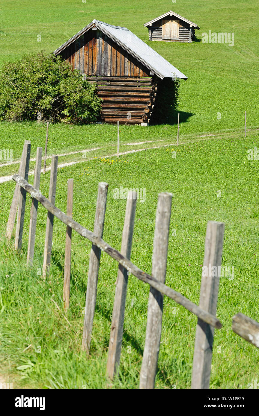 little barn and wooden fence near Gerold at lake Wagenbrüchsee, Bavaria ...