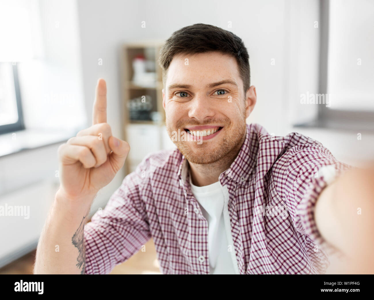 Man blogger hi-res stock photography and images - Alamy