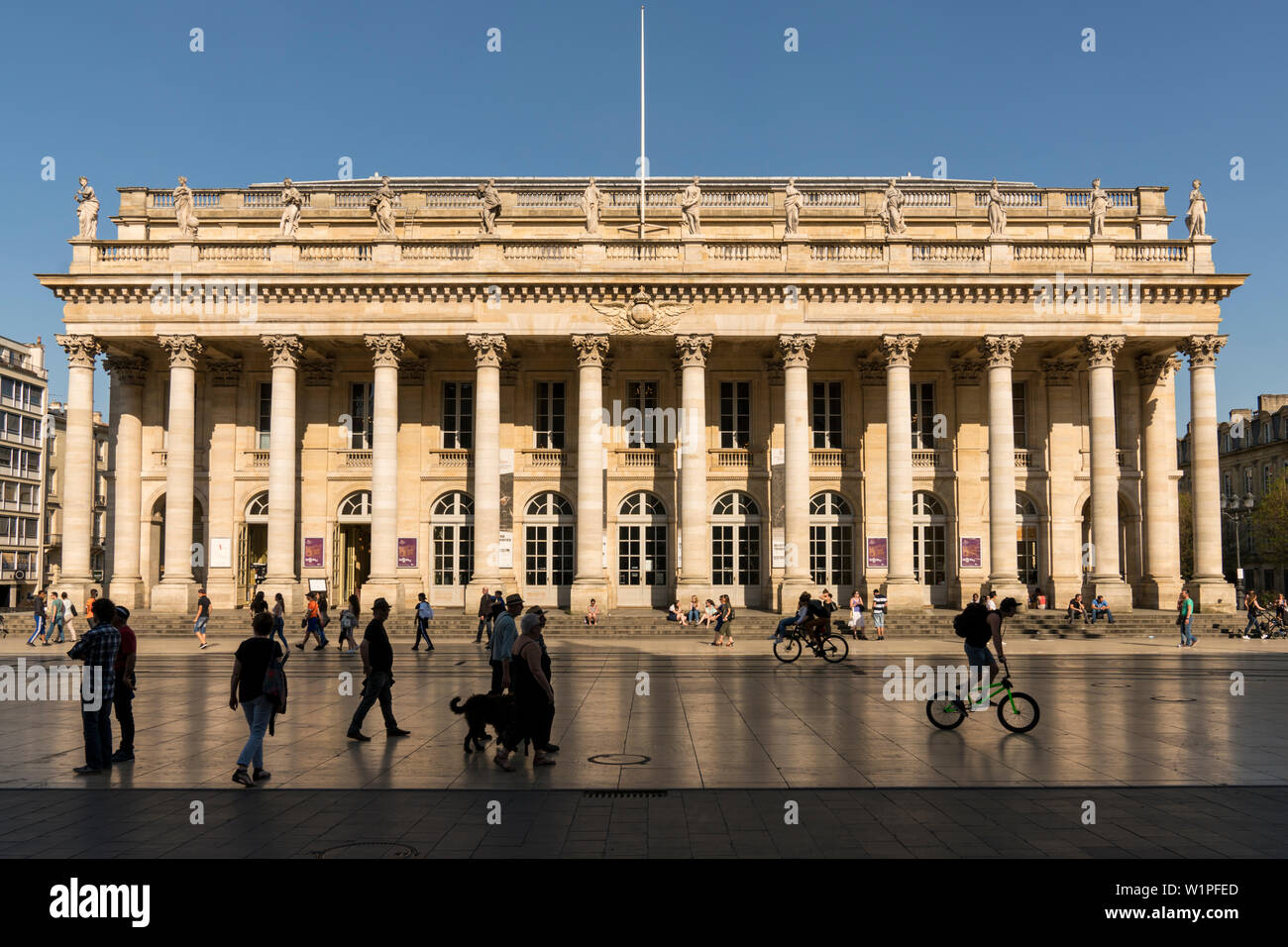 Place de la Comédie with the opera house (Opéra National de Bordeaux ...
