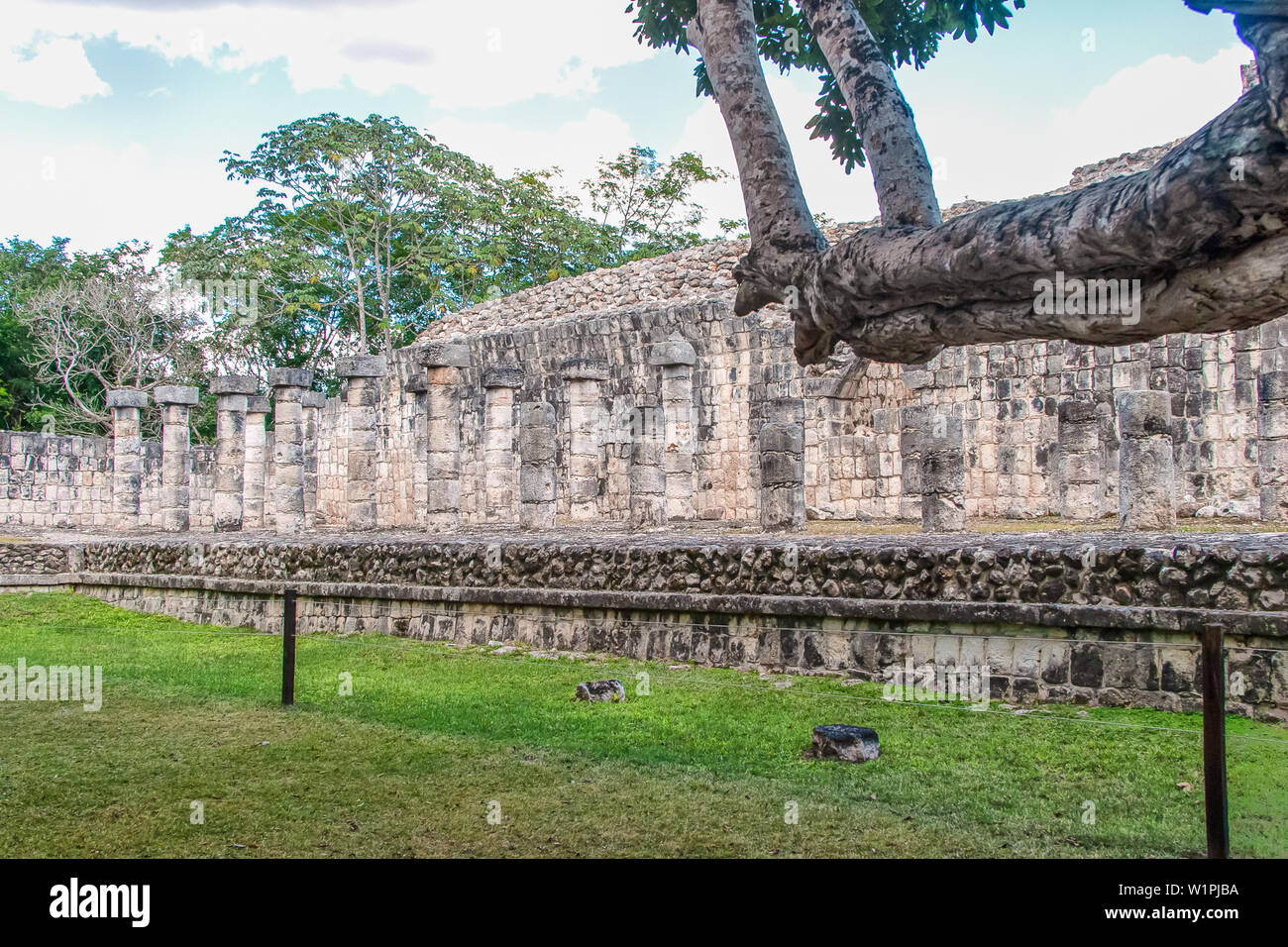 Group of thousand pillars hi-res stock photography and images - Alamy